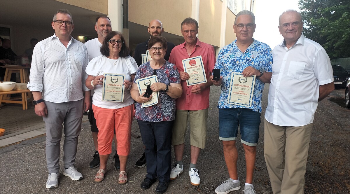Ehrungen bei der Meisterschaftsfeier des UTTC Matzen - Österreichischer ...
